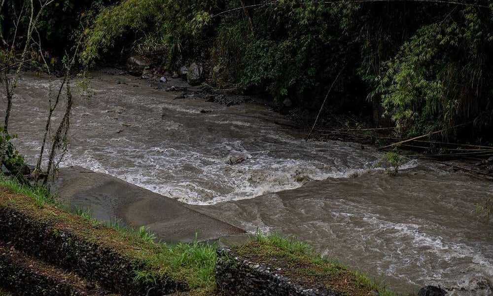 ¡Superada emergencia! Se normaliza captación de agua del río Combeima ...
